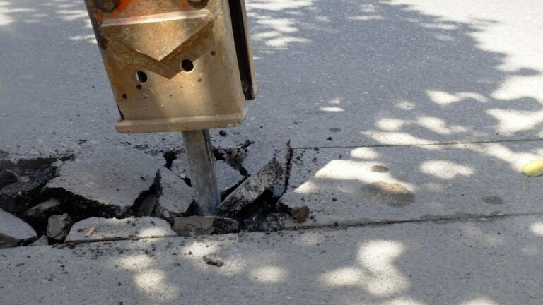 Arizona 811 Dig Law: Risks of Not Calling Before You Dig